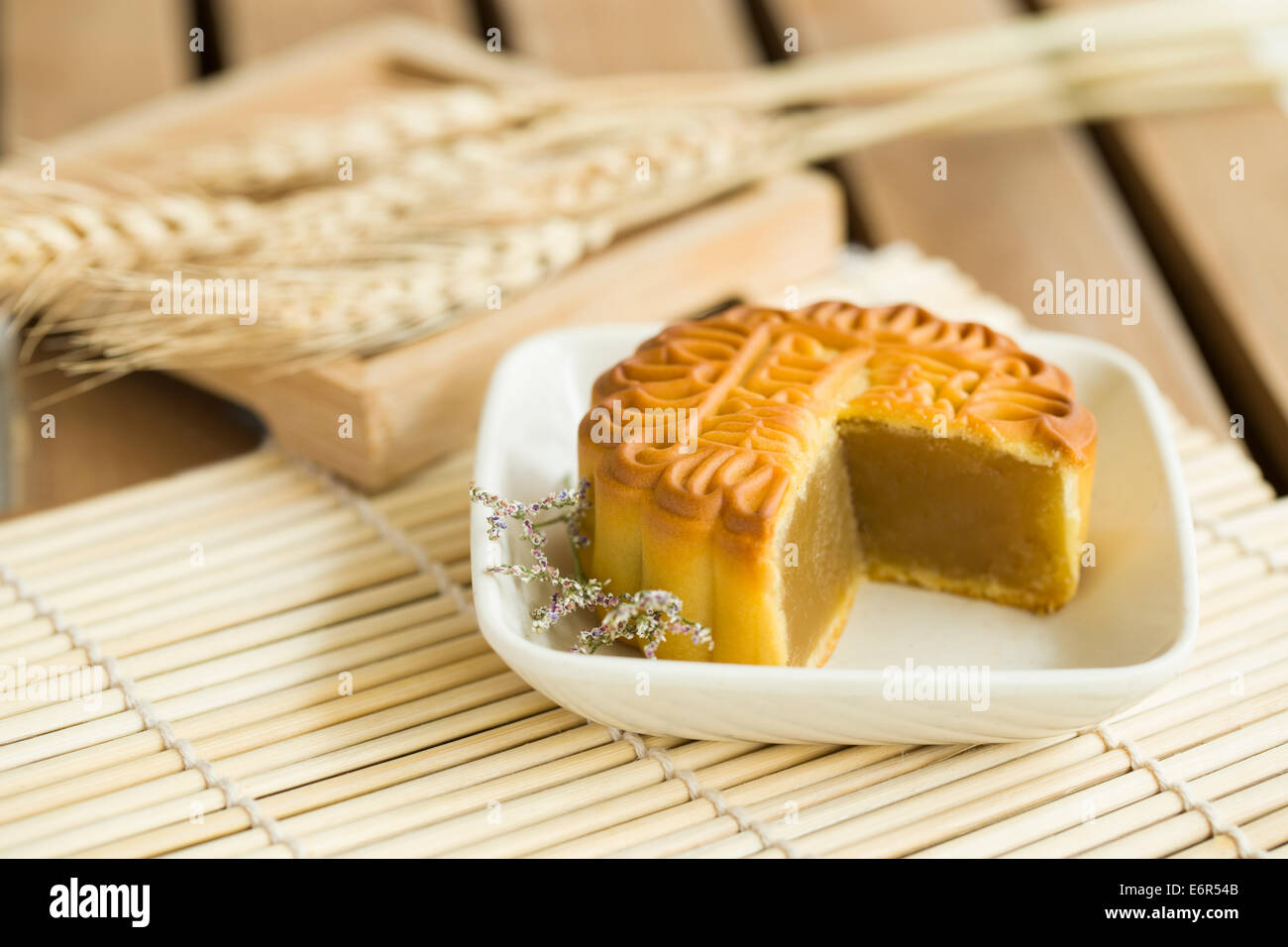 Horizontal frame moon cake hi-res stock photography and images - Alamy