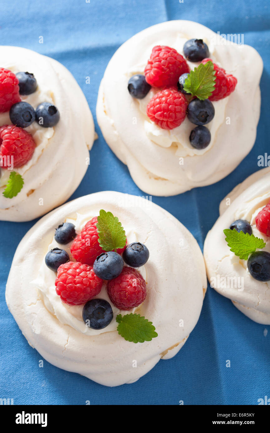 pavlova meringue cake with cream and berry Stock Photo - Alamy
