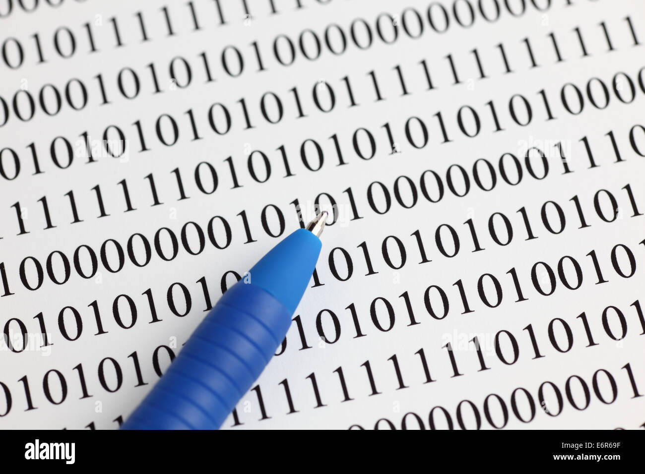 Binary code encryption hi-res stock photography and images - Alamy