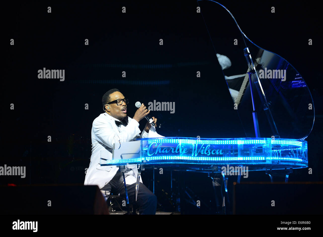 Charlie Wilson performs live at the James L. Knight Center Featuring ...