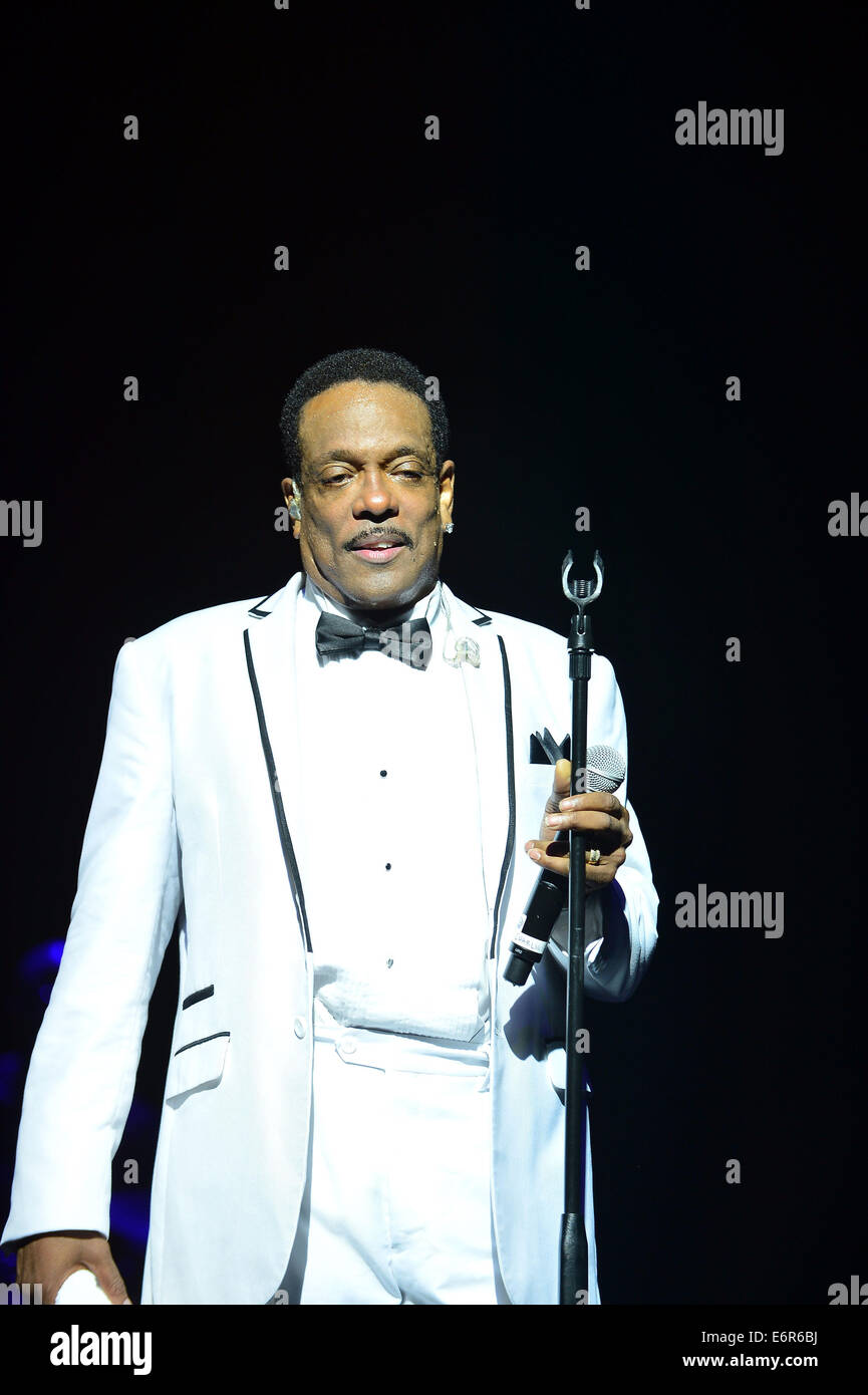 Charlie Wilson performs live at the James L. Knight Center Featuring ...