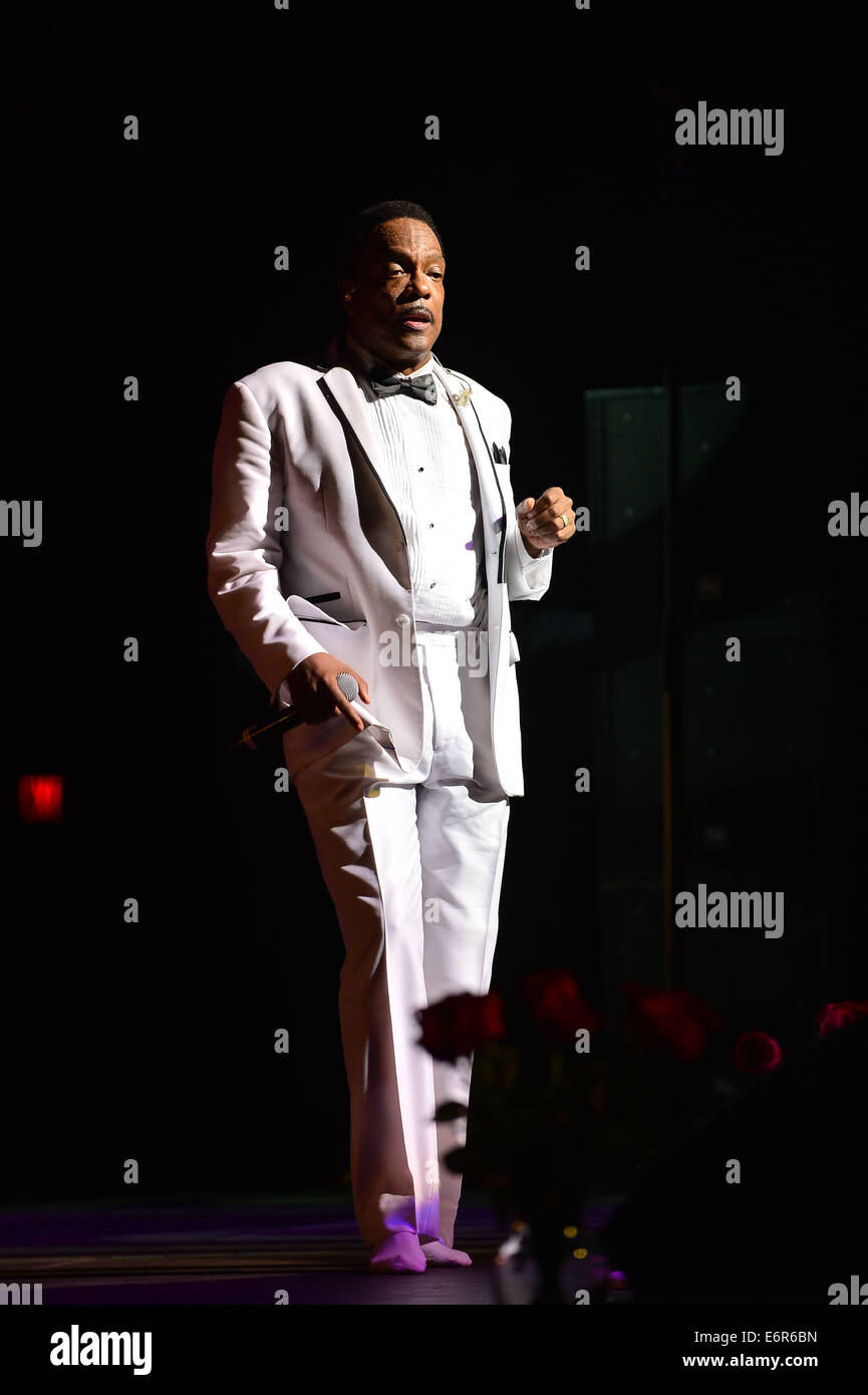 Charlie Wilson performs live at the James L. Knight Center Featuring ...