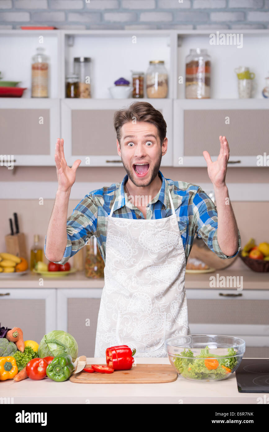 Screaming man trying to cook dinner in kitchen Stock Photo - Alamy