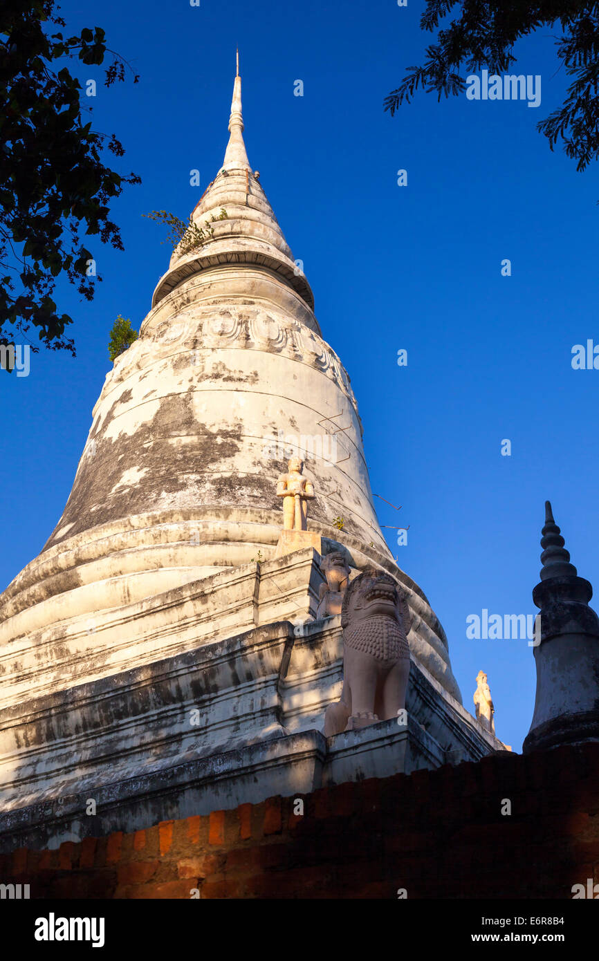 Wat Phnom Daun Penh, Phnom Penh, Cambodia Stock Photo - Alamy