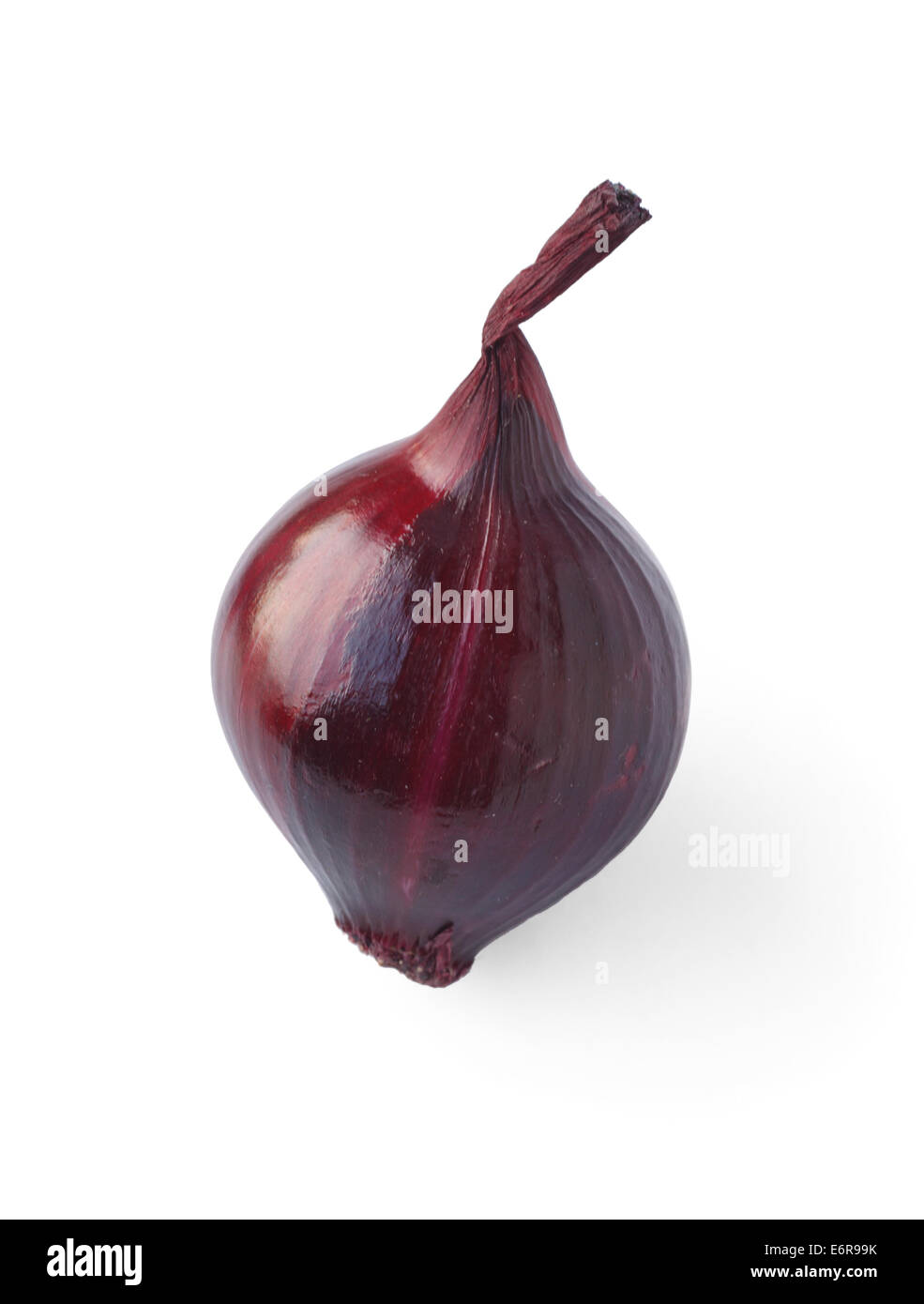 Red onion over on white background. Close up Stock Photo - Alamy
