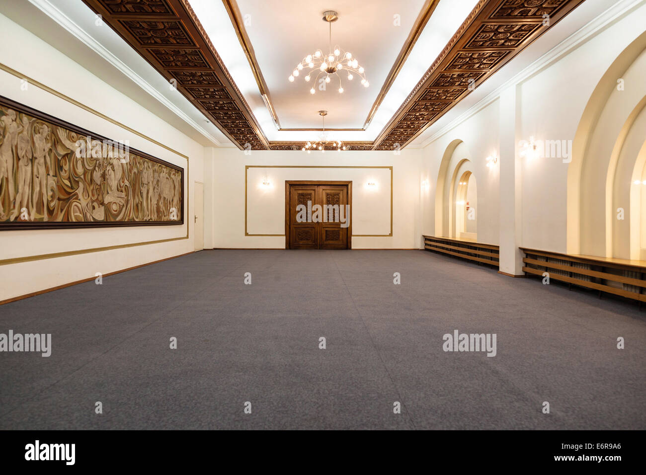 Empty banquet party hall hi-res stock photography and images - Alamy