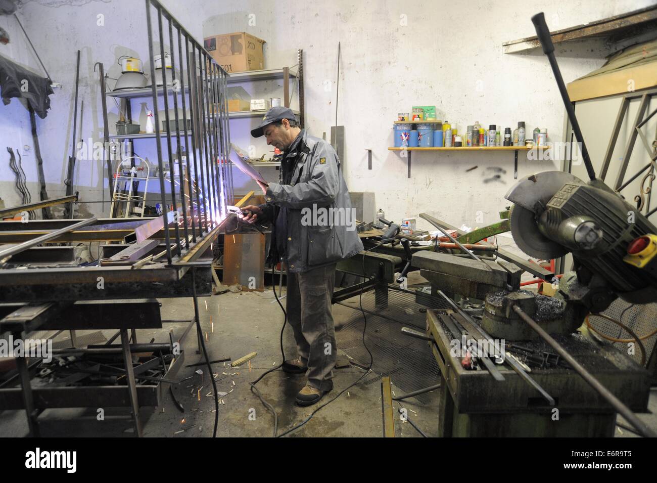 Blacksmith welding hi-res stock photography and images - Alamy