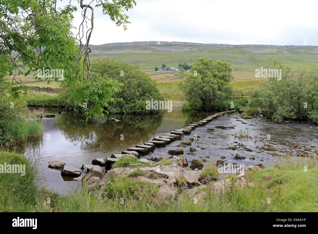Yorkshire dales stepping stones hi-res stock photography and images - Alamy
