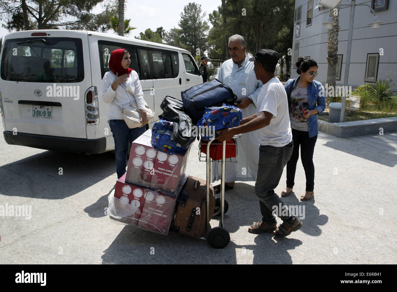 Rafah, Gaza Strip, Palestinian Territory. 28th Aug, 2014. Palestinians ...