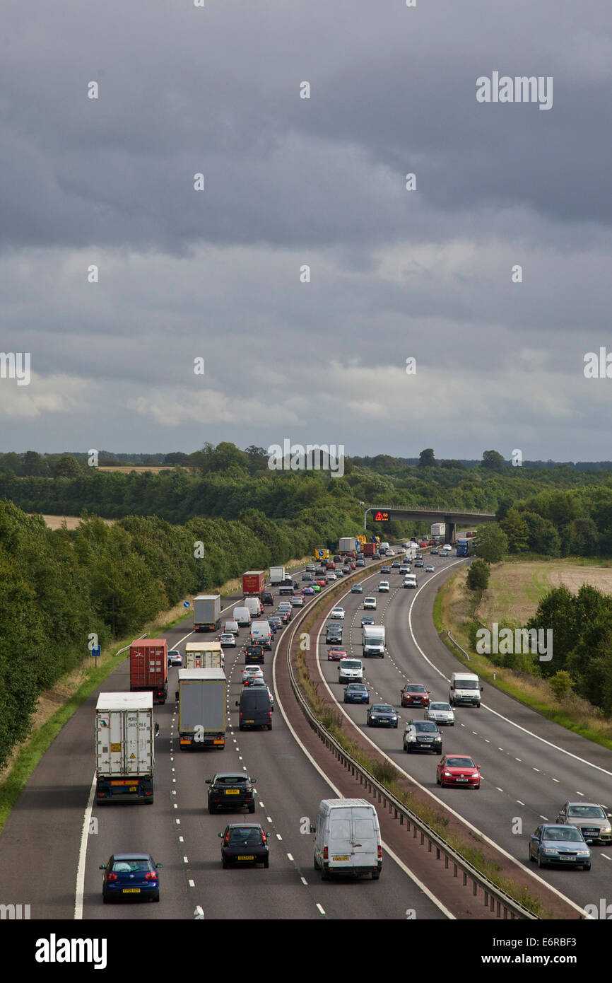 Banbury, Oxfordshire, UK. 29th Aug, 2014. Traffic delays on M40 ...