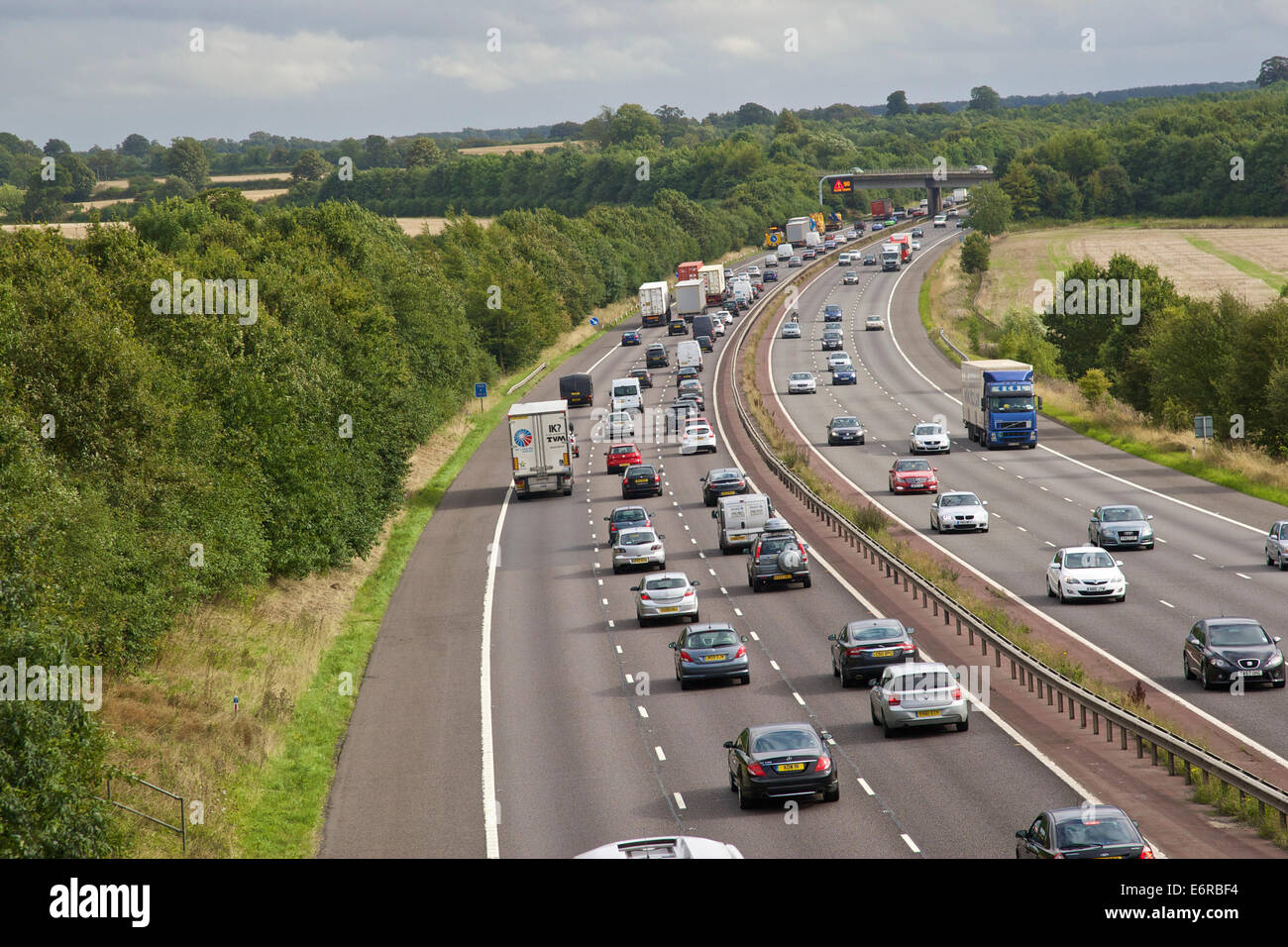 Lorry on m40 motorway uk hi-res stock photography and images - Alamy