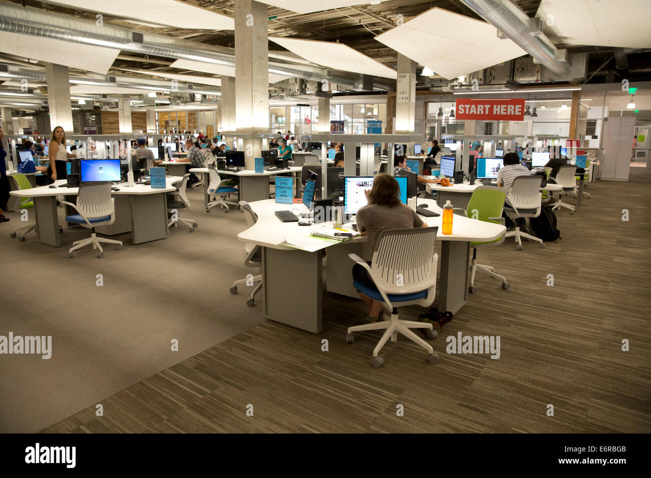 Community college computer lab hi-res stock photography and images - Alamy