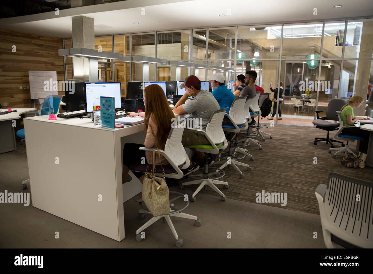 Community college students use computer and tutoring lab at new campus ...