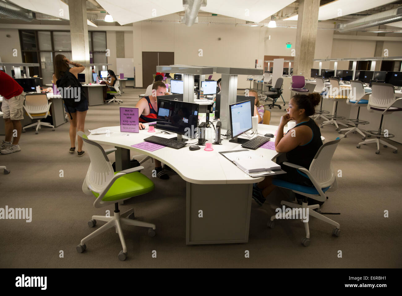 Community college computer lab hi-res stock photography and images - Alamy