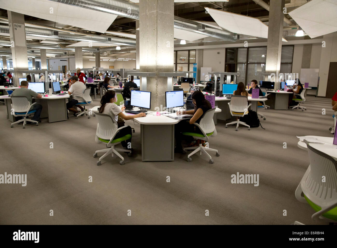 Community college students use computer and tutoring lab at new campus ...