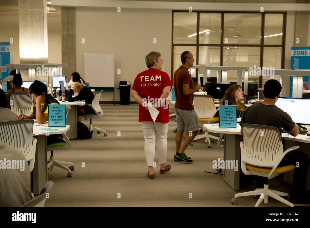 Community college students use computer and tutoring lab at new campus ...