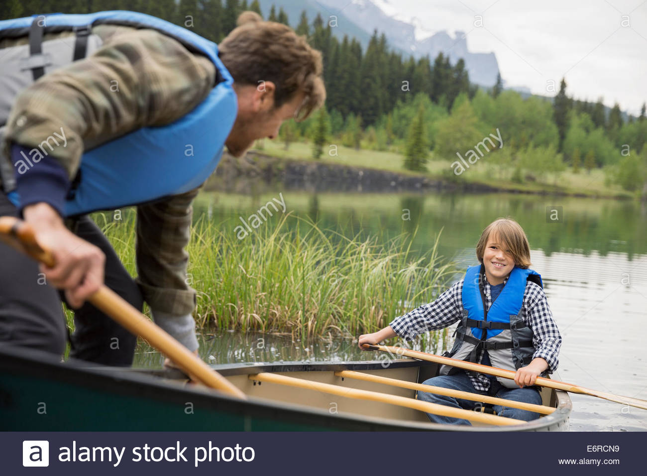 Helping out family hi-res stock photography and images - Alamy