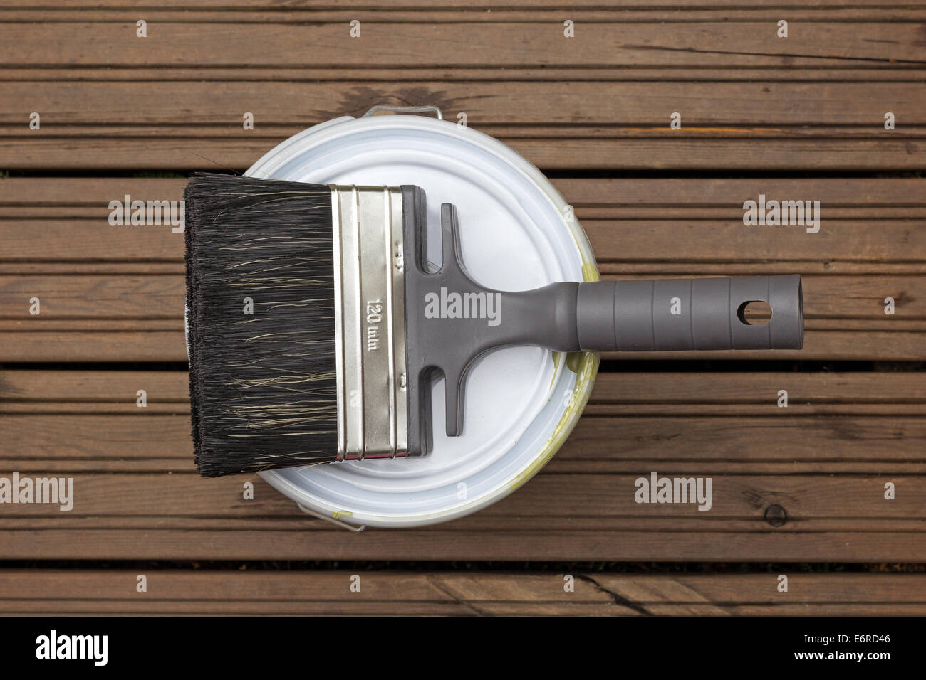 Paint bucket hi-res stock photography and images - Alamy