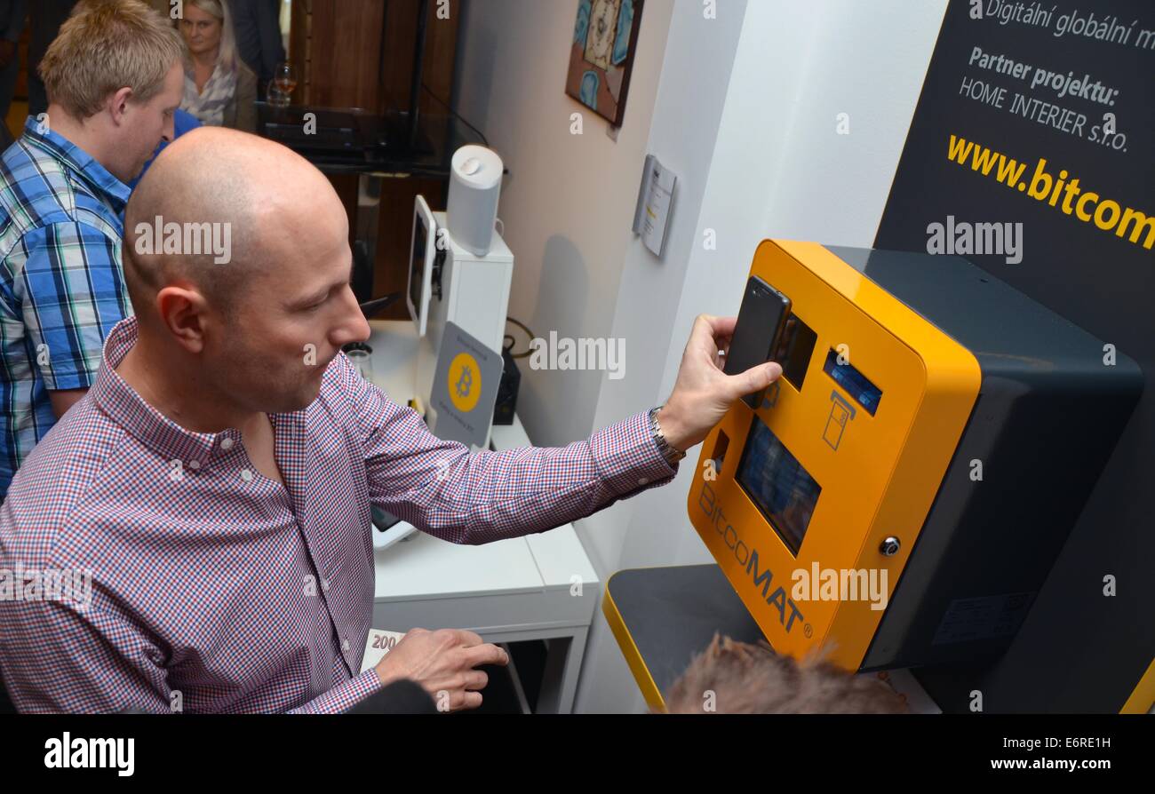 Bitcoin atms hi-res stock photography and images - Alamy