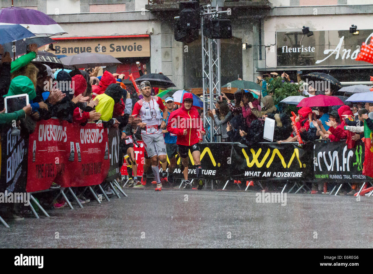 Chamonix, Mont Blanc, France. 29th Aug, 2014. The first runners round ...