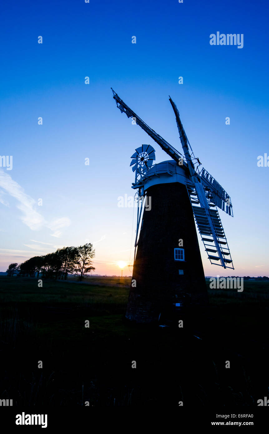 Hardley Drainage Mill, River Yare, Norfolk Broads, June. Sunset Stock ...