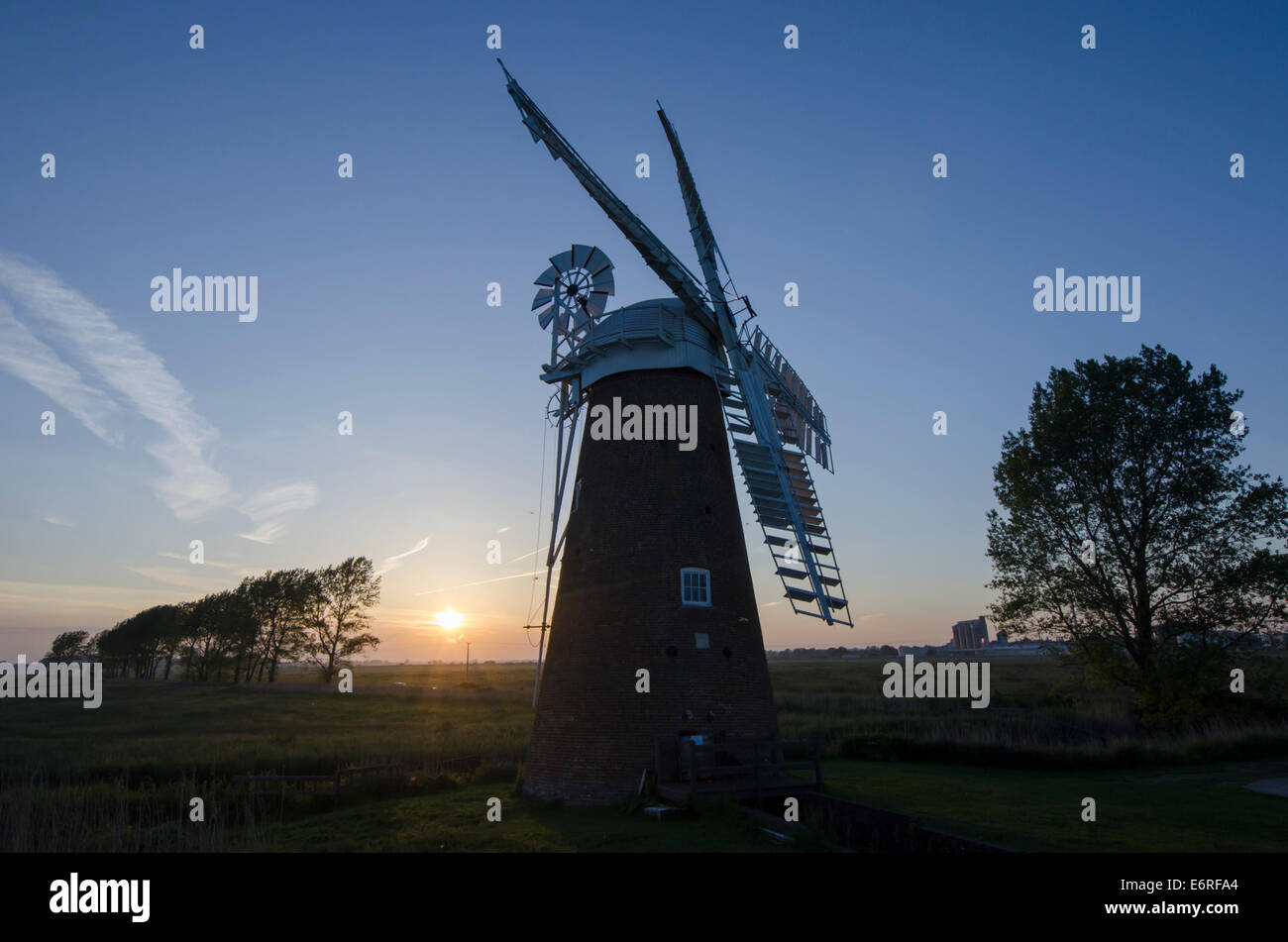 Hardley Drainage Mill, River Yare, Norfolk Broads, June. Sunset Stock ...