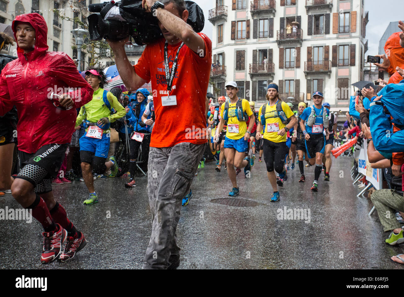 Chamonix, Mont Blanc, France. 29th Aug, 2014. The UTMB started in the ...