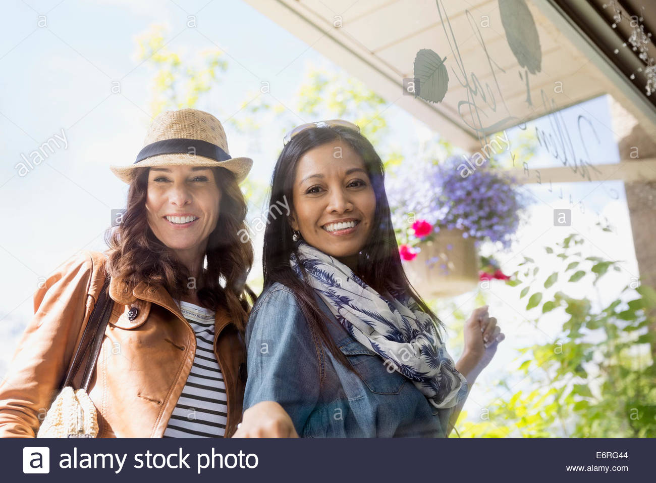 Women posing on street hi-res stock photography and images - Alamy