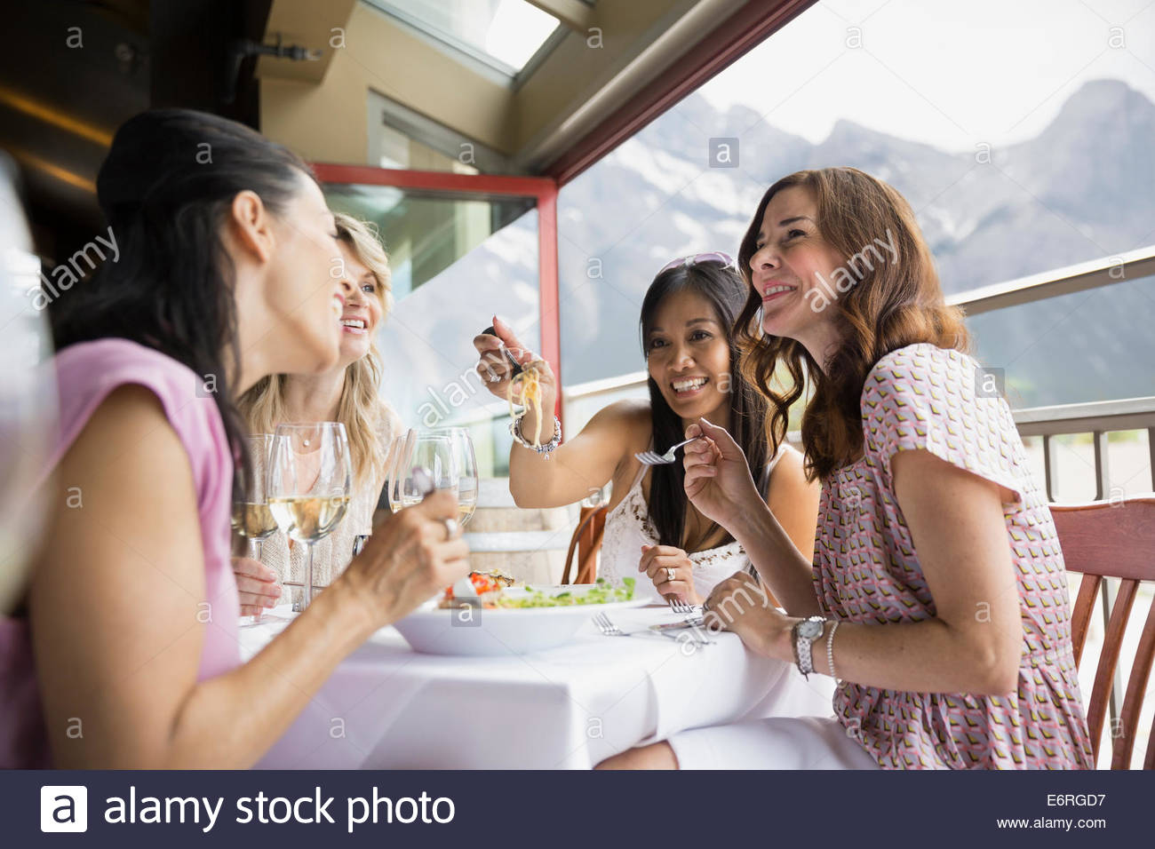 Women eating salad hi-res stock photography and images - Alamy