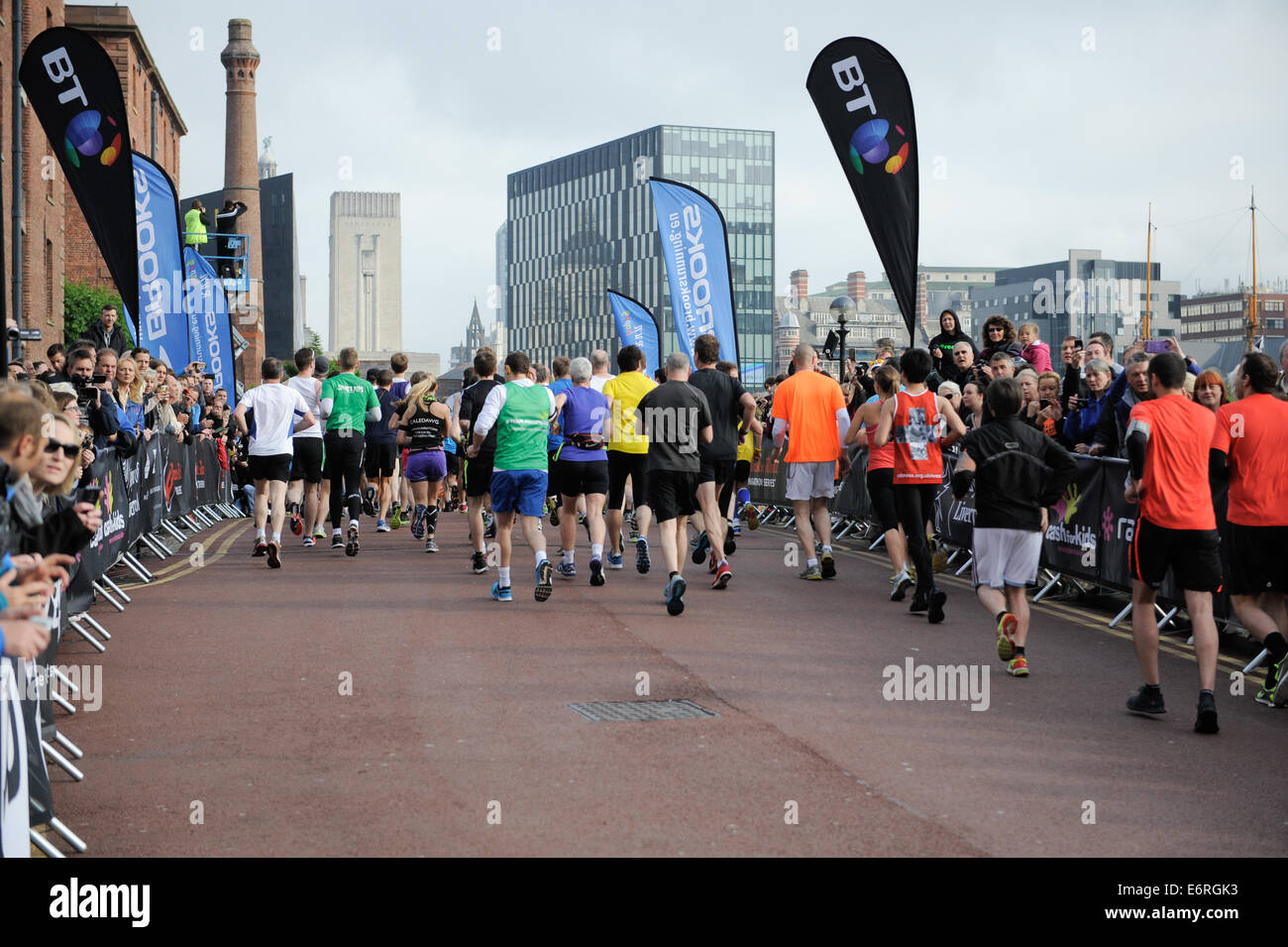 Liverpool marathon hi-res stock photography and images - Alamy
