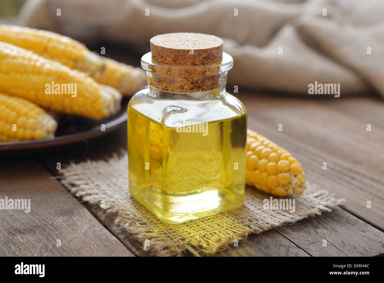 Corn oil in bottle with corn cobs on wooden background Stock Photo - Alamy