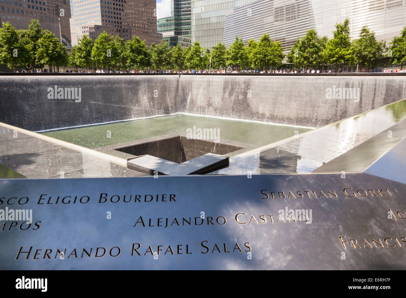 People at the waterfalls 9 11 memorial new york hi-res stock ...