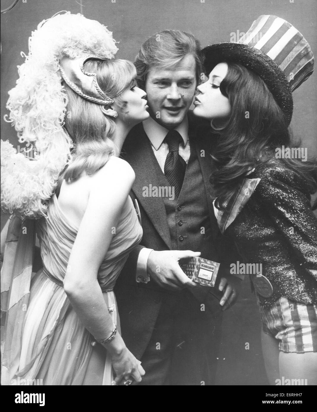 Roger moore 1985 hi-res stock photography and images - Alamy