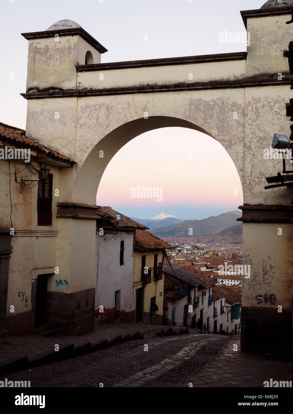 Arch at the end of Cuesta de Santa Ana - Cusco, Peru Stock Photo - Alamy