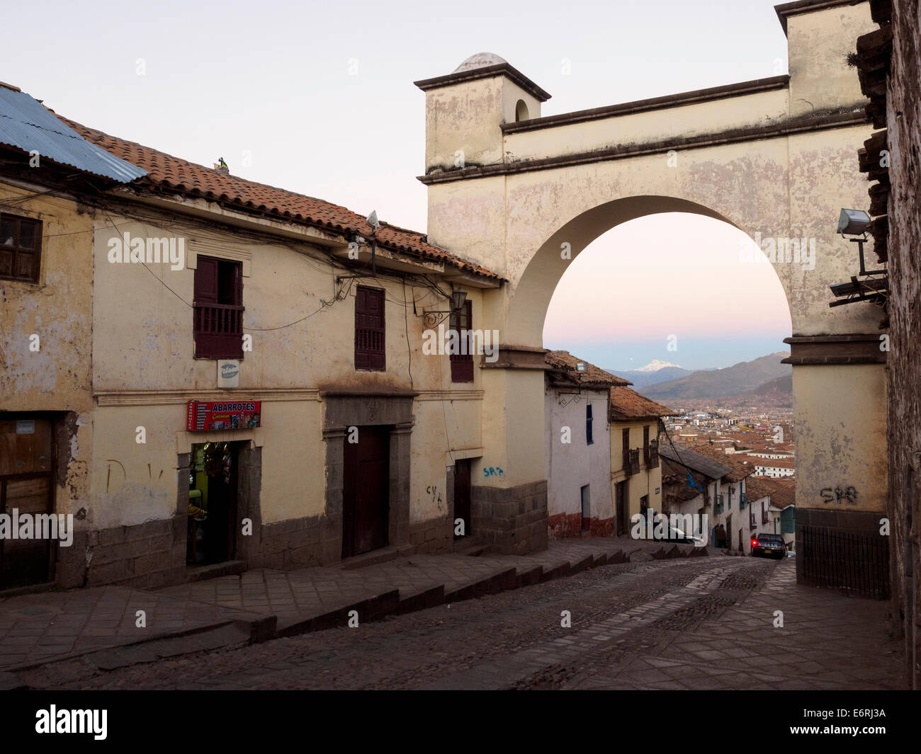 Arch at the end of Cuesta de Santa Ana - Cusco, Peru Stock Photo - Alamy