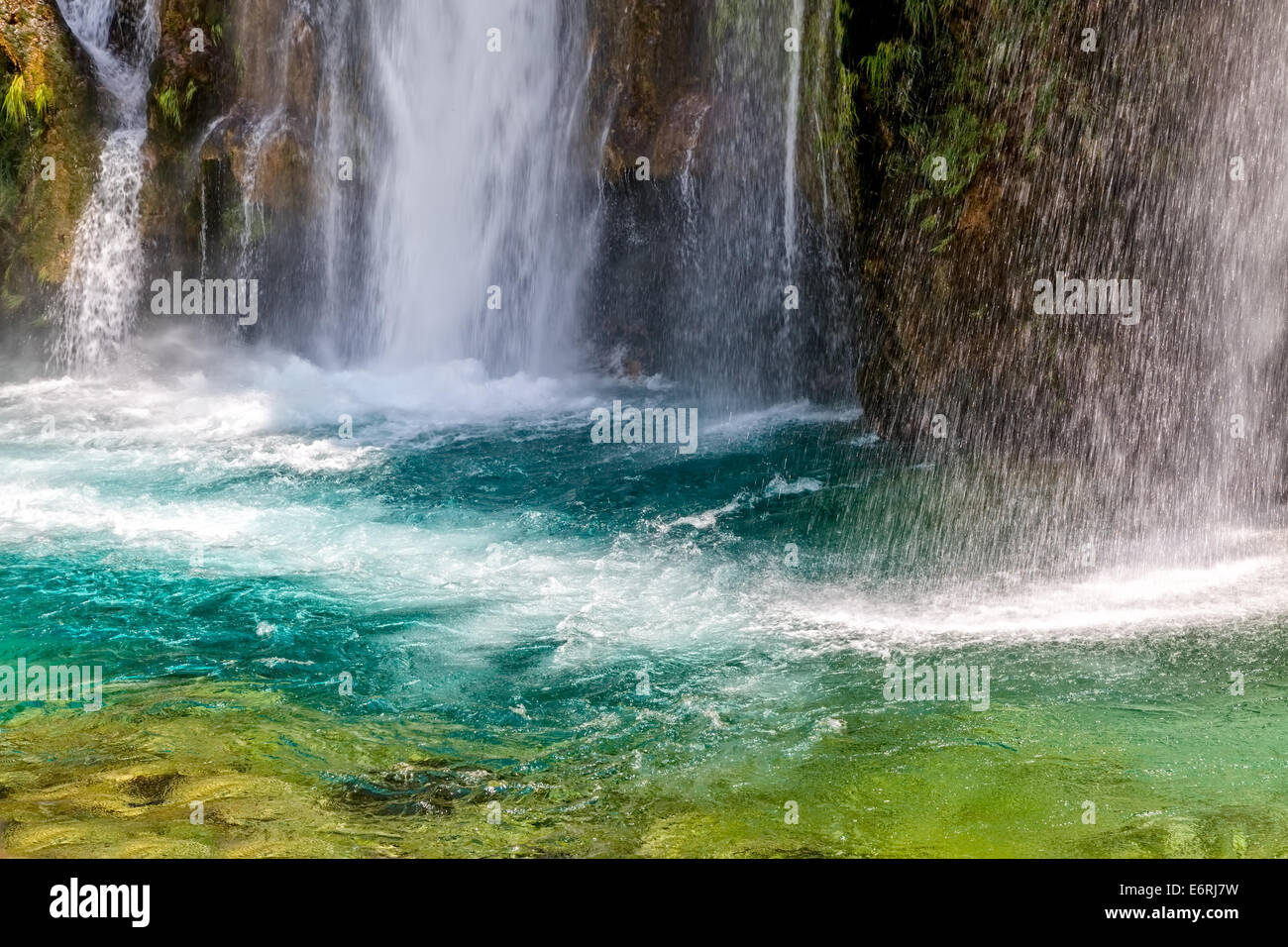 Close up waterfall water splashing hi-res stock photography and images ...