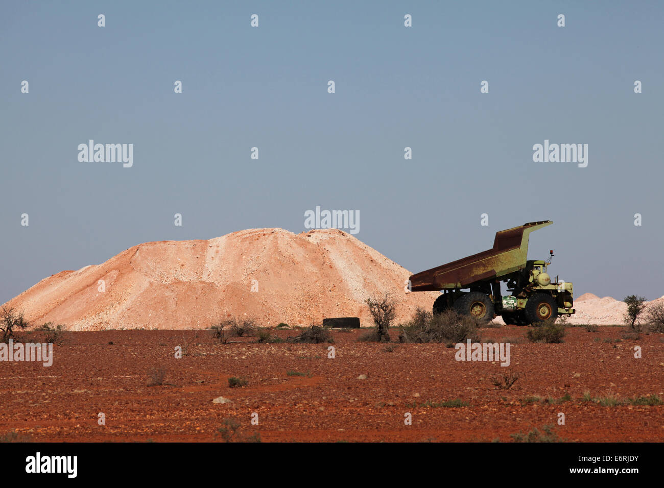 Coober pedy opal hi-res stock photography and images - Alamy