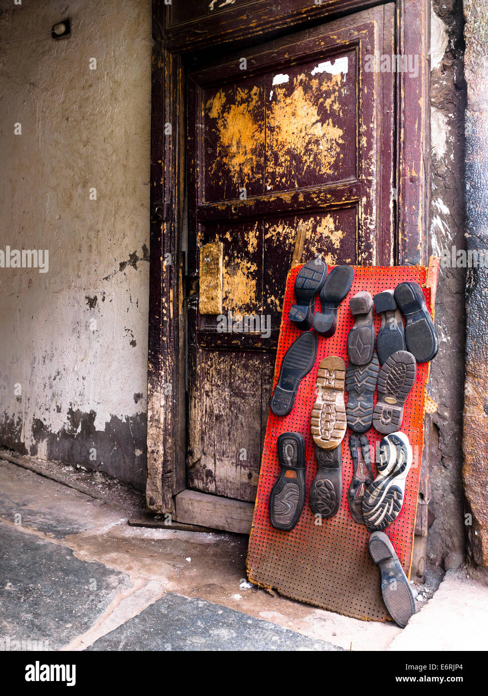 Shoemaker sign - Cusco, Peru Stock Photo - Alamy