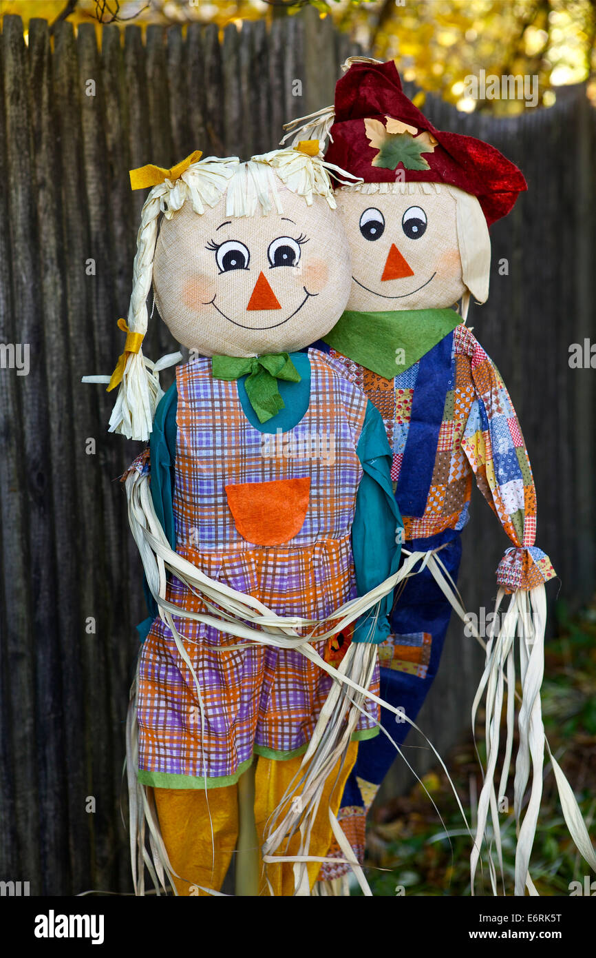 Two scarecrows hi-res stock photography and images - Alamy
