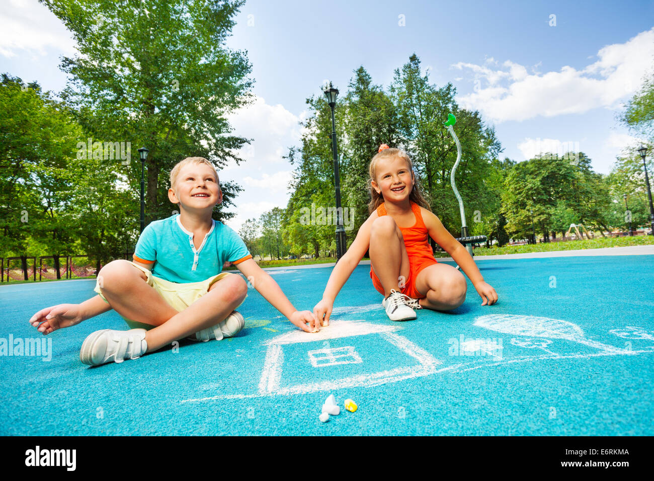 Chalked drawing hi-res stock photography and images - Alamy