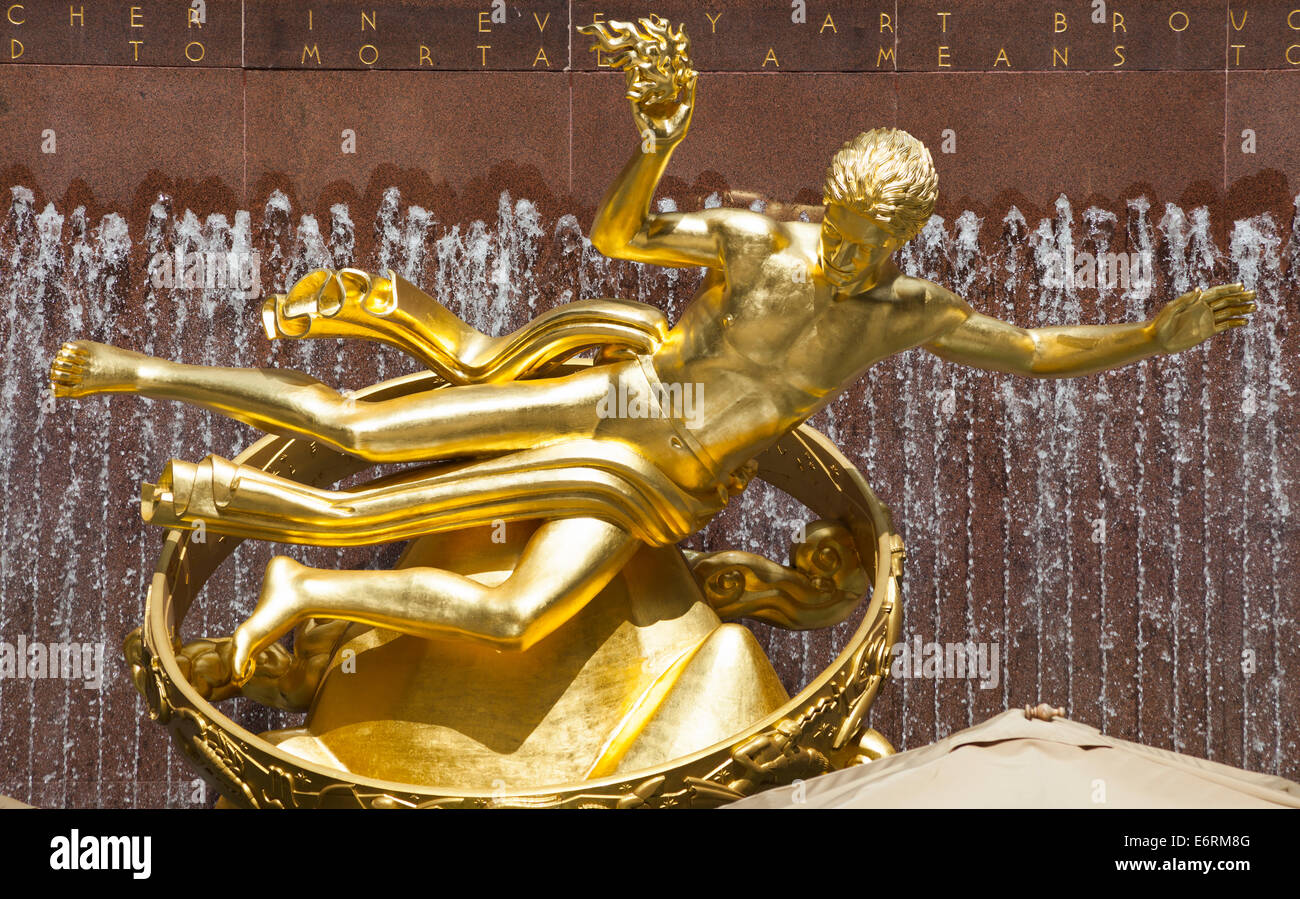 Golden prometheus statue at rockefeller center hi-res stock photography ...