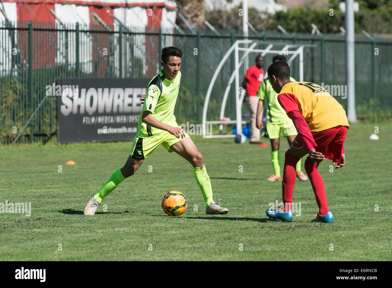 Defender football hi-res stock photography and images - Alamy