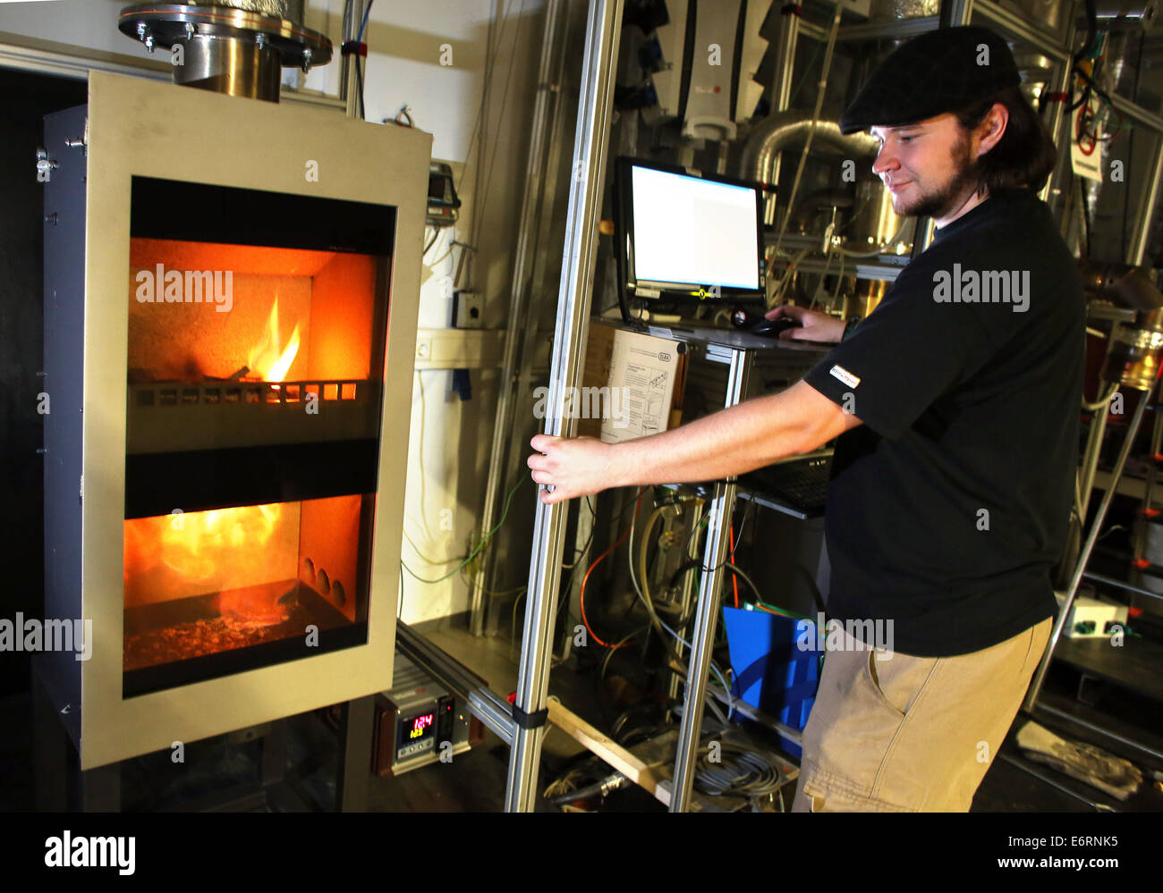 Huge fireplace hi-res stock photography and images - Alamy