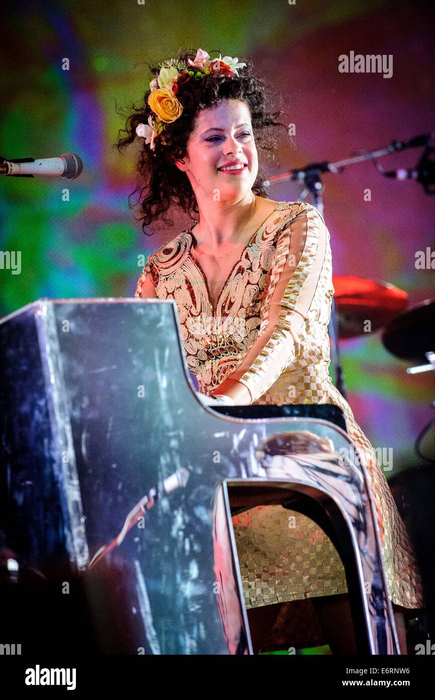 Arcade fire band members hi-res stock photography and images - Alamy