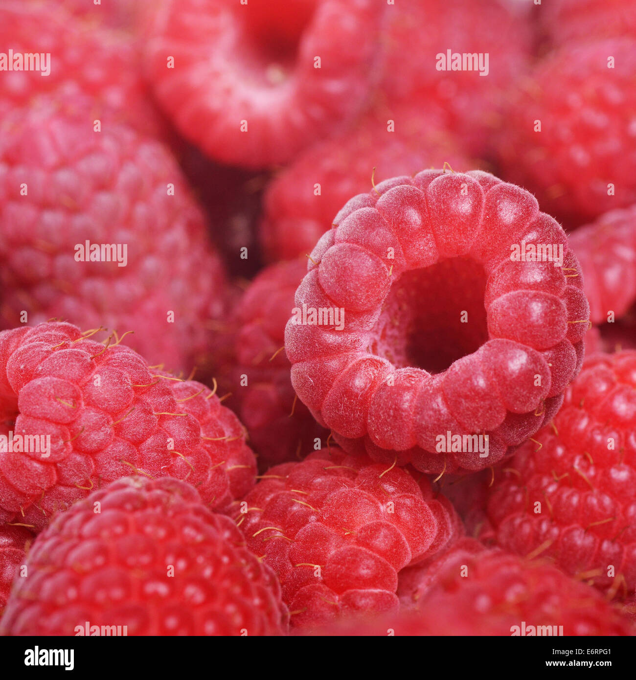 Very tasty summer raspberries with green leaf Stock Photo - Alamy