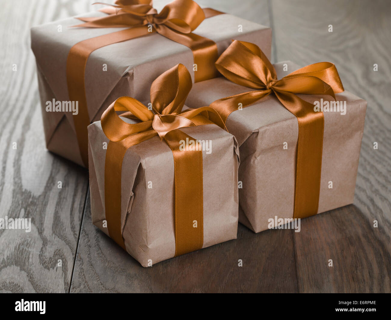 vintage style gifts tied with ribbon and bow, on old oak table Stock ...