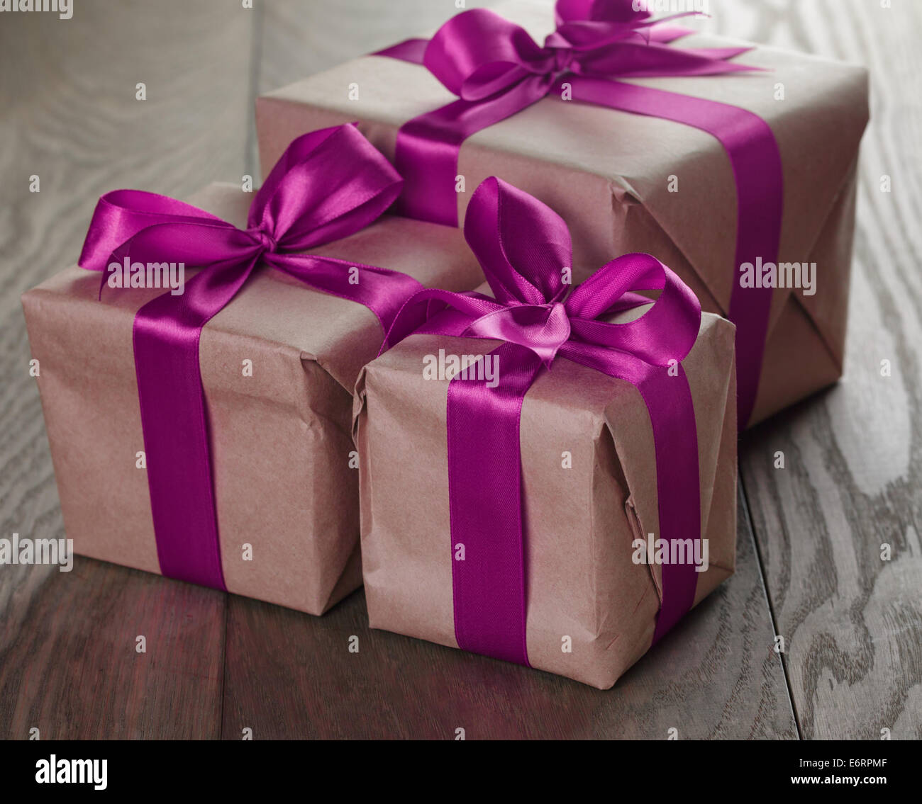 vintage style gifts tied with ribbon and bow, on old oak table Stock ...