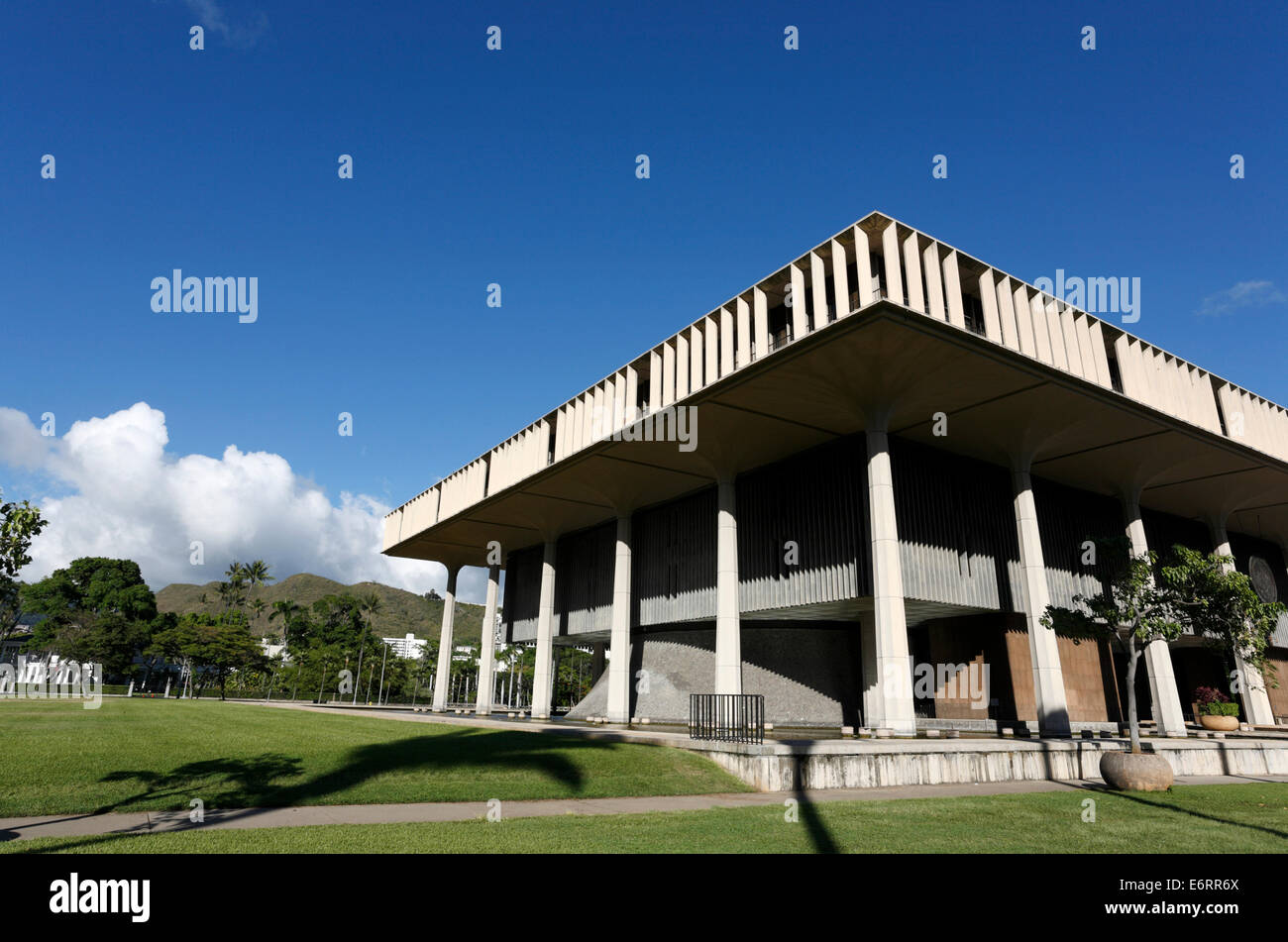 HONOLULU, HAWAII, 24th August, 2014. The Hawaii State Capitol is ...