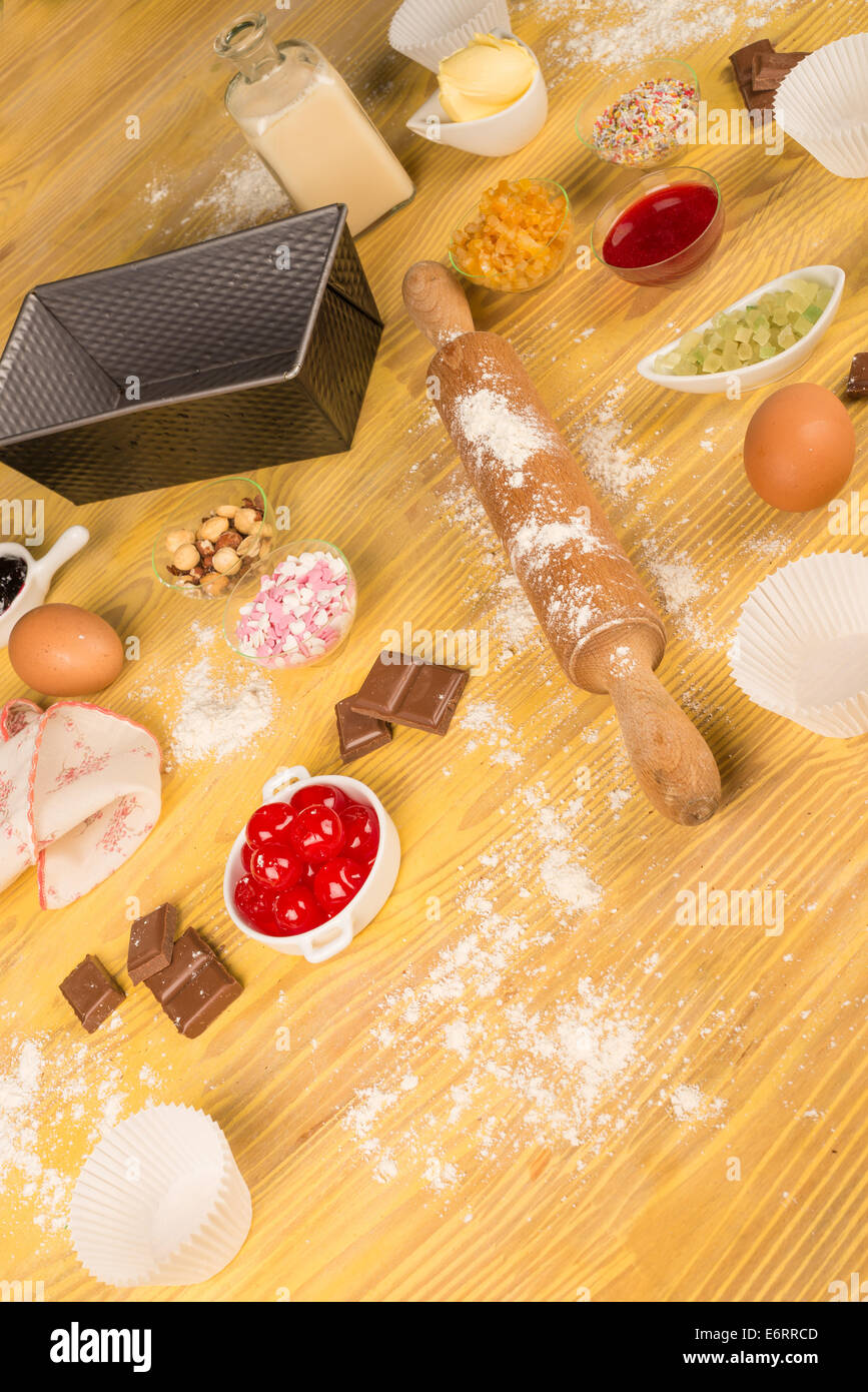 Ingredients and objects to bake cupcakes Stock Photo - Alamy