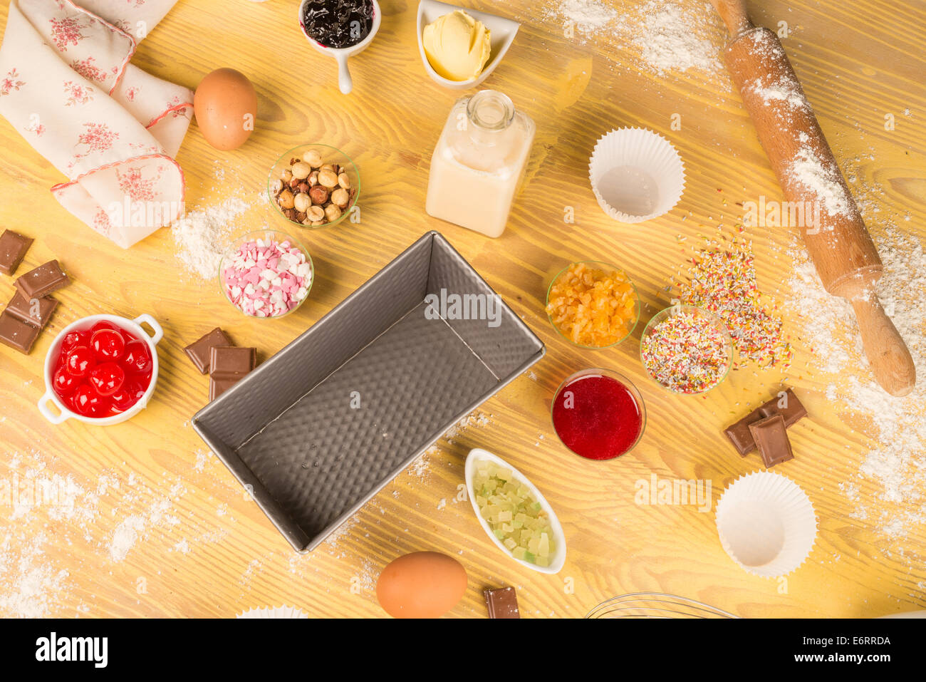 Messy cupcakes hi-res stock photography and images - Alamy